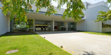 Engineers trained at EETAC inspire new generations of women in the ...